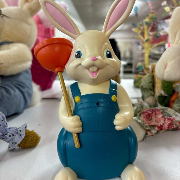 Accents | Hallmark Joking In The John Motion Activated Talking Easter ...